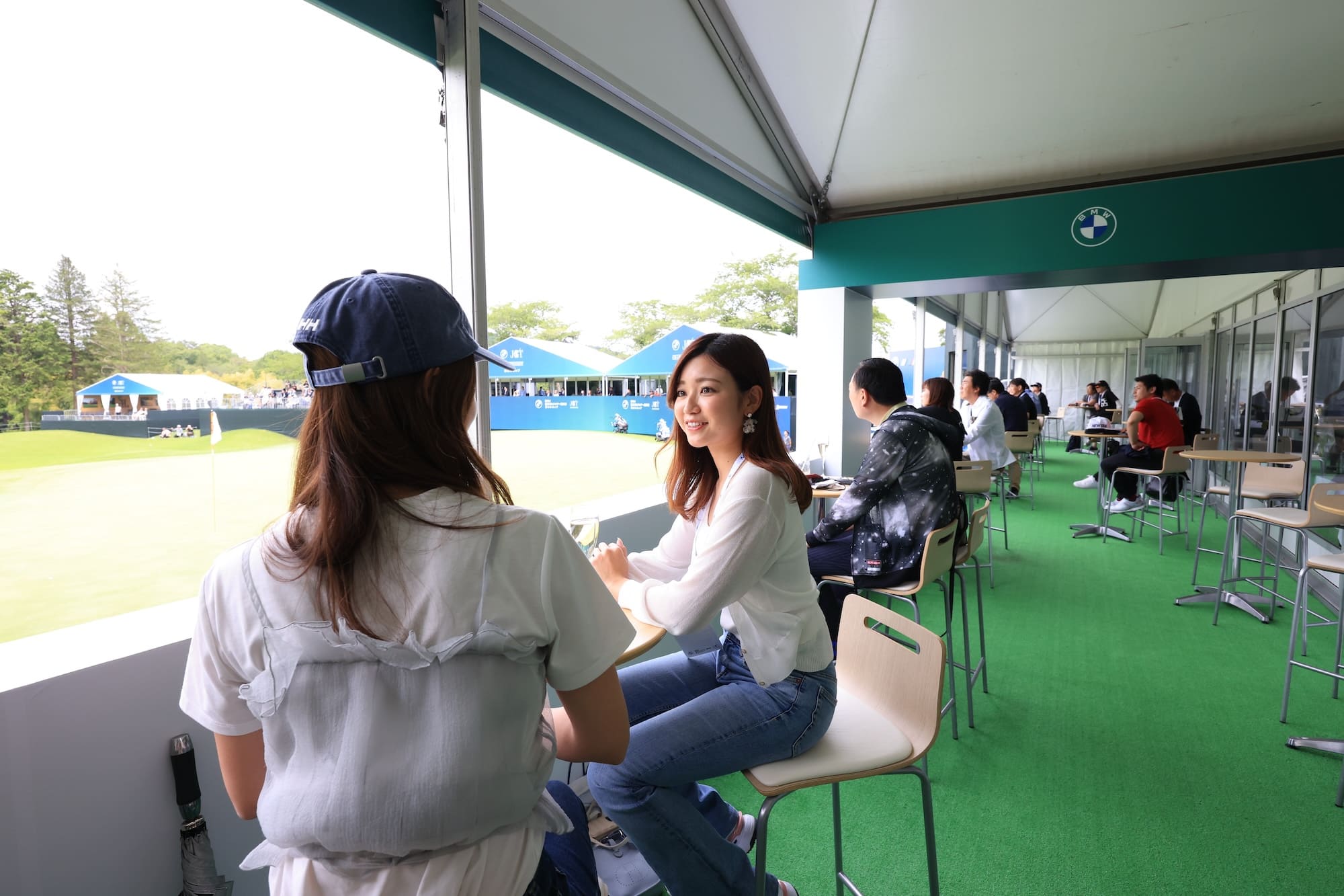 メジャートーナメントの興奮を優雅に堪能できる「BMW VIP LOUNGE」 | BMW日本ゴルフツアー選手権 森ビルカップ